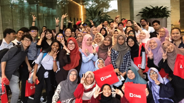 CIMB Group Holdings Berhad | 绿色转型与全球扩张的领航者 - Asia Top 40